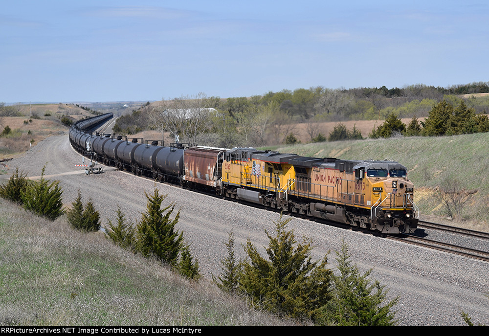 UP 6873 eastbound UP loaded oil train